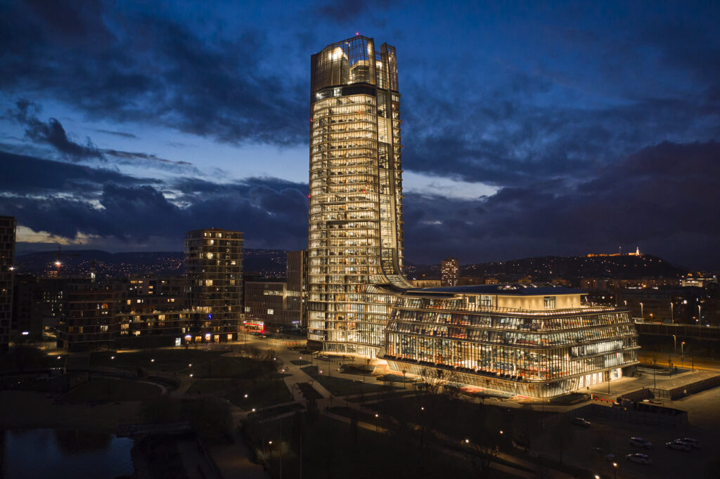 Visit one of Budapest’s most iconic buildings - Guide.me