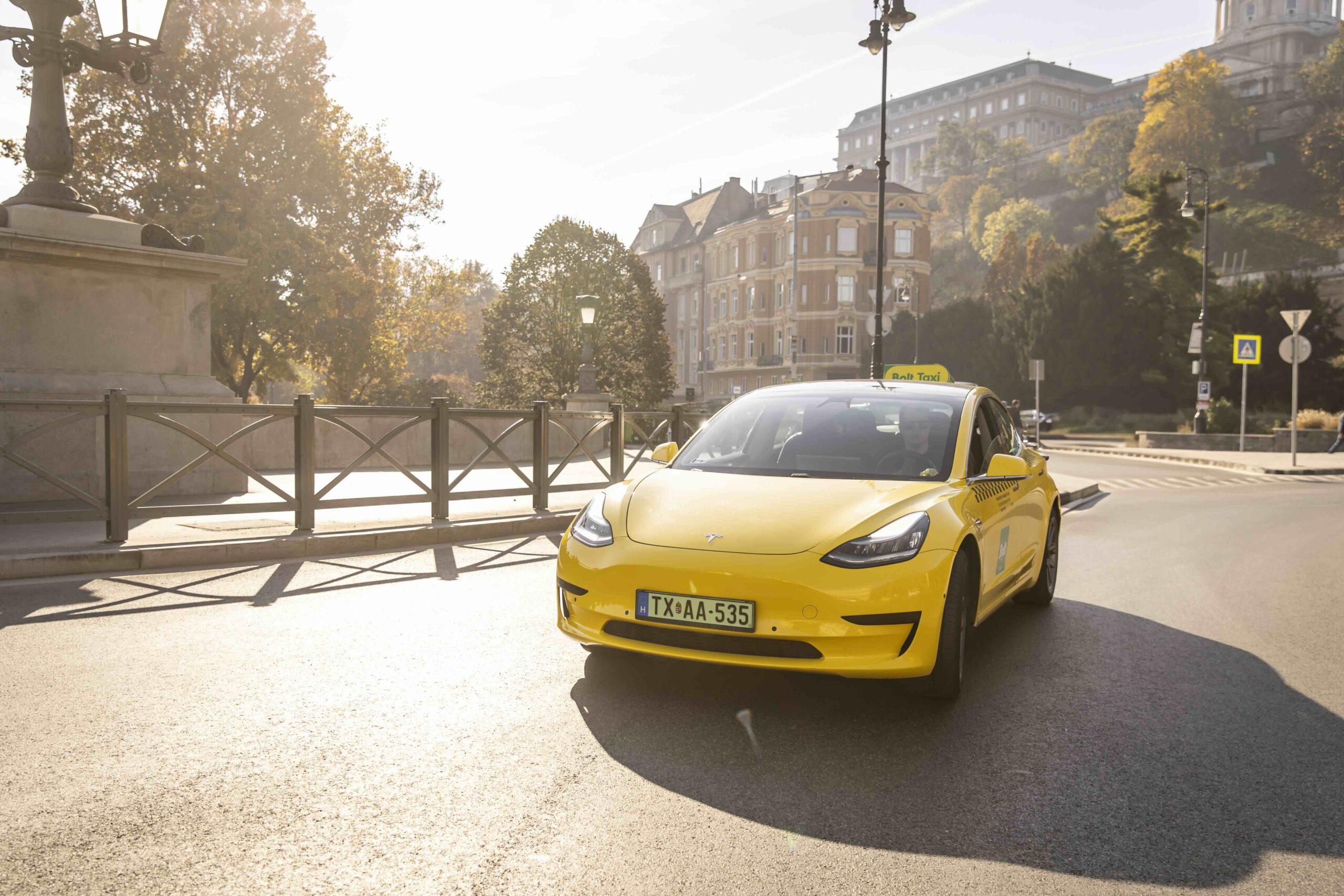 THE STORY OF THE YELLOW TAXI — THE HISTORY OF AN ICONIC COLOUR - Guide.me
